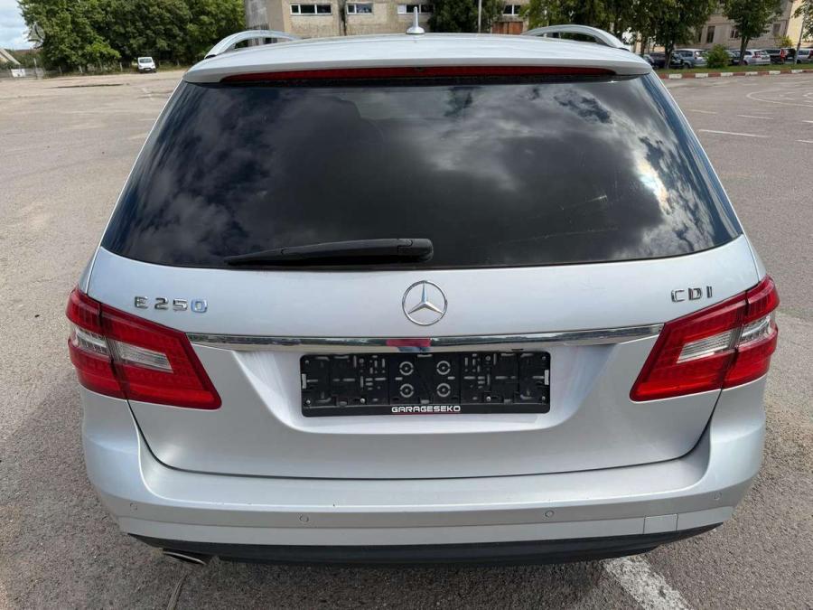 Серый Мерседес E 250 2009 в Расейняй, объемом двигателя 1.80 л и пробегом 323 тыс. км за 5300 €, фото 5 на AUTOMOTO.COM.LV