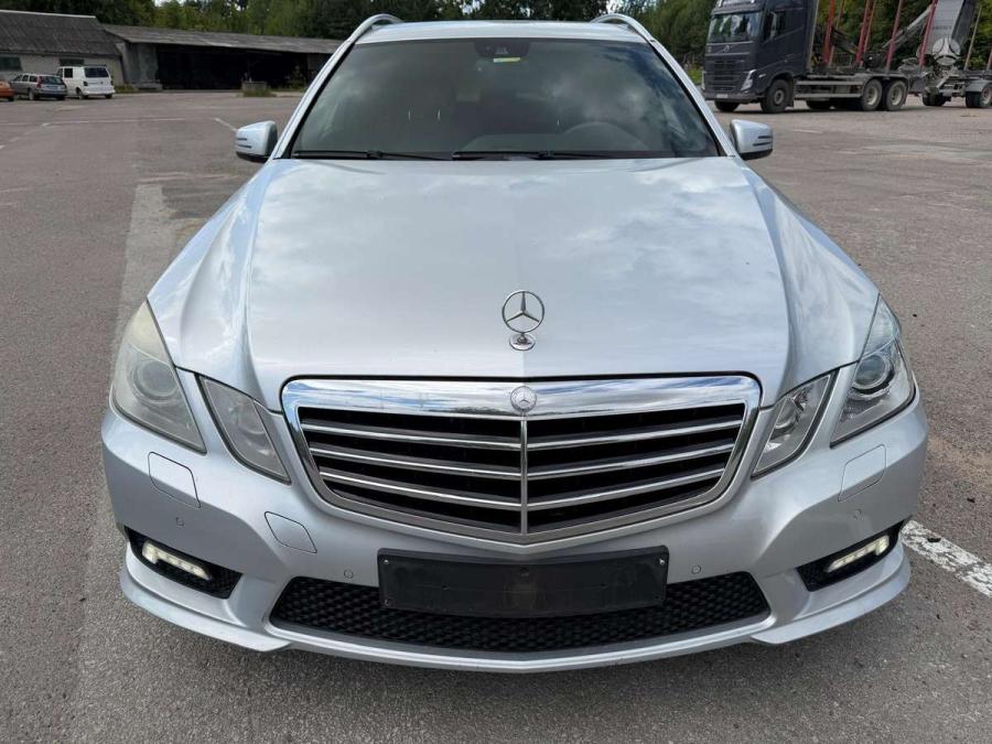Серый Мерседес E 250 2009 в Расейняй, объемом двигателя 1.80 л и пробегом 323 тыс. км за 5300 €, фото 9 на AUTOMOTO.COM.LV