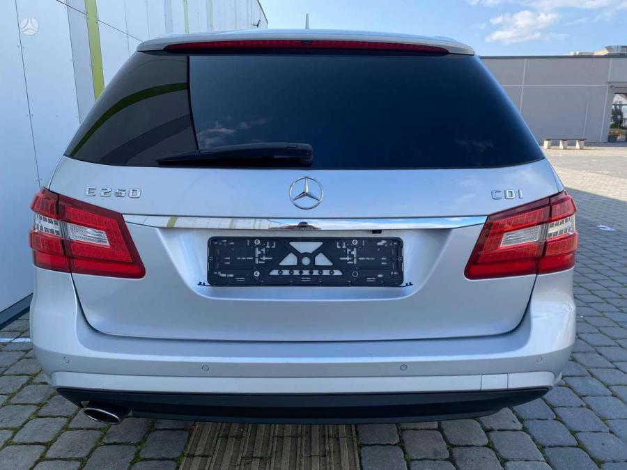 Grey Mercedes-Benz e-250 2009 in Raseiniai, with an engine capacity of 2.20 L and mileage of 323 thousand km for 5500 €, photo 5 on AUTOMOTO.COM.LV