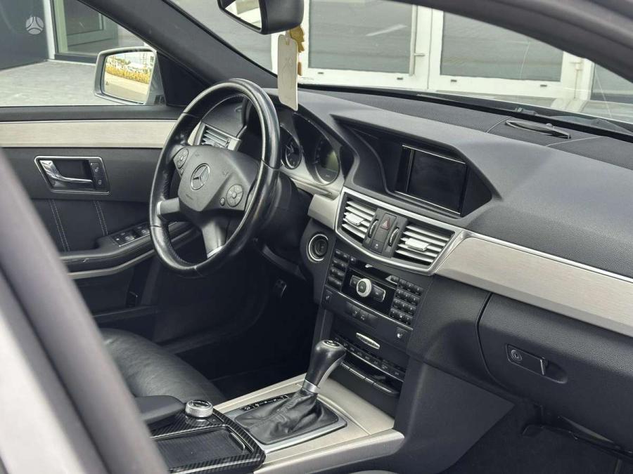 Pelēks Mercedes-Benz e-250 2010 Viļņa, ar dzinēja tilpumu 2.14 L un nobraukumu 383 tūkst. km par 4800 €, foto 13 vietnē AUTOMOTO.COM.LV