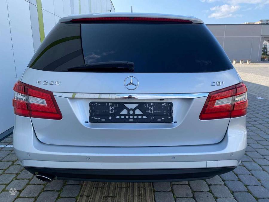Grey Mercedes-Benz e-250 2010 in Raseiniai, with an engine capacity of 2.14 L and mileage of 323 thousand km for 5500 €, photo 5 on AUTOMOTO.COM.LV