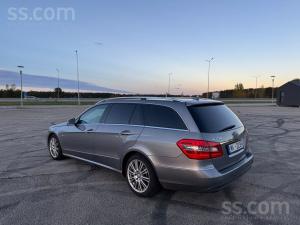 Pelēks Mercedes-Benz e-250 2010 Rīga, ar dzinēja tilpumu 2.10 L un nobraukumu 334 tūkst. km par 5700 €, foto 5 vietnē AUTOMOTO.COM.LV