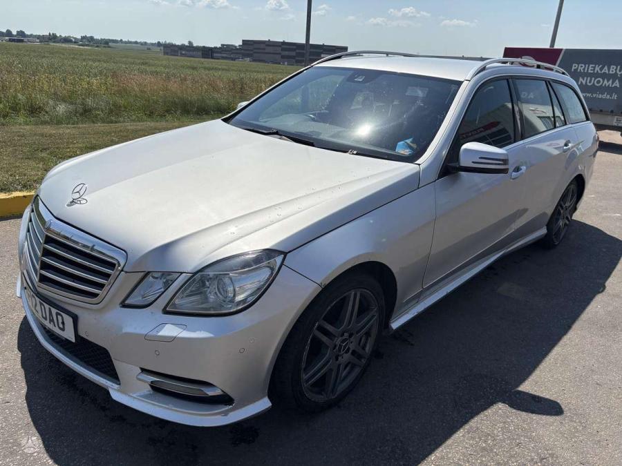 Серый Мерседес E 250 2012 в Паневежис, объемом двигателя 0.00 л и пробегом 260 тыс. км за 2999 €, фото 1 на AUTOMOTO.COM.LV