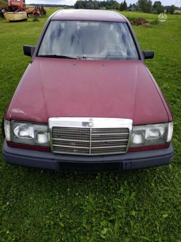 Sarkans Mercedes-Benz e-250 1988 Ignalina, ar dzinēja tilpumu 2.50 L un nobraukumu 350 tūkst. km par 1100 €, foto 2 vietnē AUTOMOTO.COM.LV