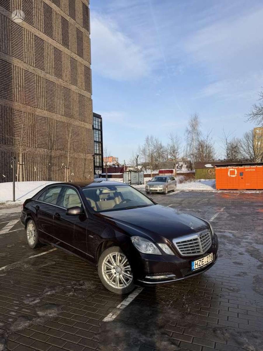 Red Mercedes-Benz e-250 2012 in Vilnius, with an engine capacity of 2.14 L and mileage of 221 thousand km for 9200 €, photo 3 on AUTOMOTO.COM.LV