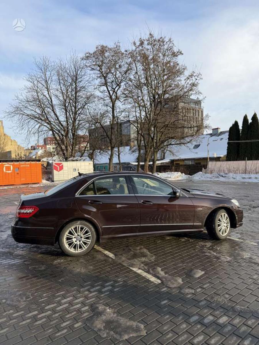 Red Mercedes-Benz e-250 2012 in Vilnius, with an engine capacity of 2.14 L and mileage of 221 thousand km for 9200 €, photo 6 on AUTOMOTO.COM.LV