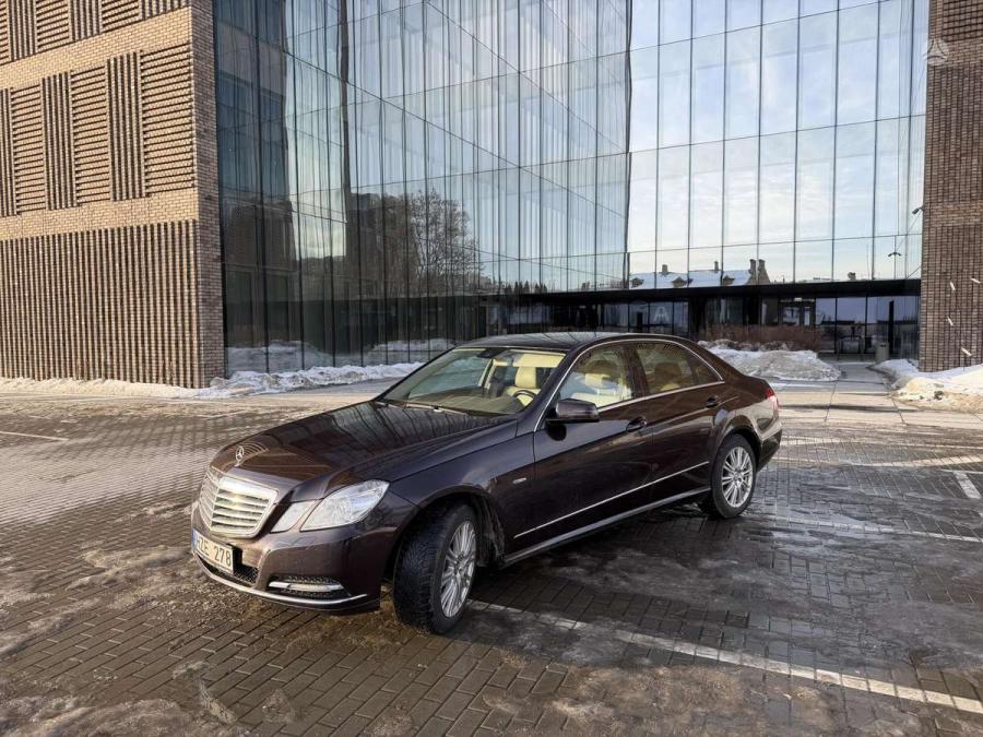 Red Mercedes-Benz e-250 2012 in Vilnius, with an engine capacity of 2.14 L and mileage of 221 thousand km for 9200 €, photo 7 on AUTOMOTO.COM.LV