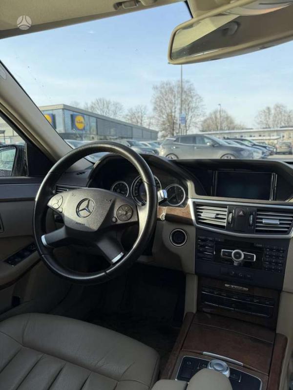Red Mercedes-Benz e-250 2012 in Vilnius, with an engine capacity of 2.14 L and mileage of 221 thousand km for 9200 €, photo 8 on AUTOMOTO.COM.LV