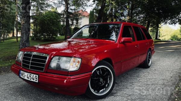 Red Mercedes-Benz e-250 1994 in Cesis, with an engine capacity of 2.50 L and mileage of 340 thousand km for 5500 €, photo 1 on AUTOMOTO.COM.LV