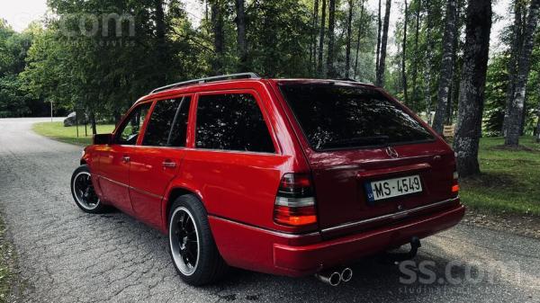 Red Mercedes-Benz e-250 1994 in Cesis, with an engine capacity of 2.50 L and mileage of 340 thousand km for 5500 €, photo 2 on AUTOMOTO.COM.LV