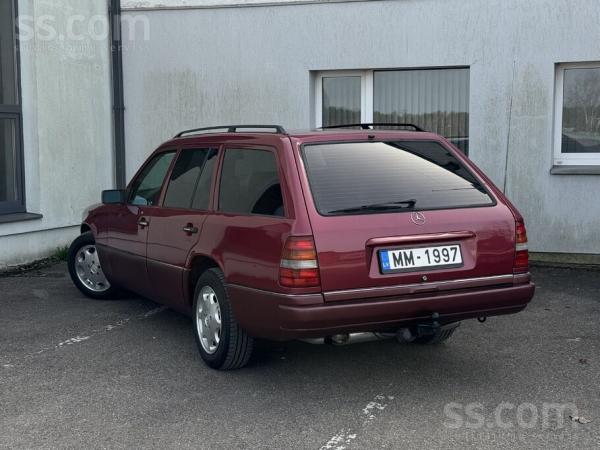 Sarkans Mercedes-Benz e-250 1994 Tukums, ar dzinēja tilpumu 2.50 L un nobraukumu 448 tūkst. km par 4000 €, foto 5 vietnē AUTOMOTO.COM.LV