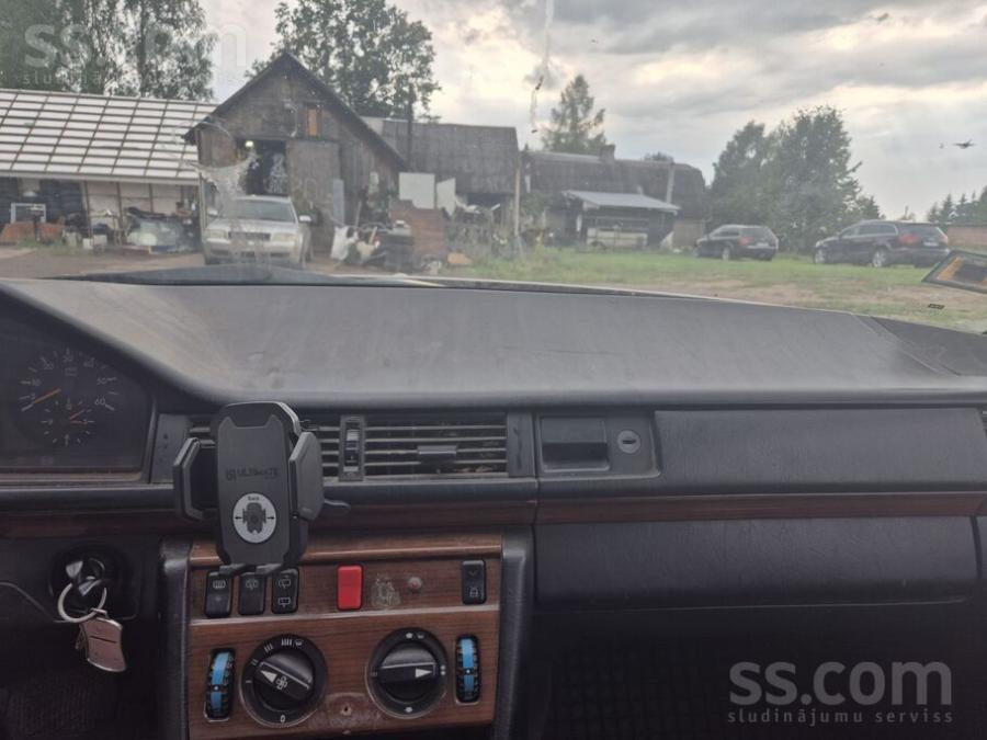 Mercedes-Benz e-250 1991 Rīga, ar dzinēja tilpumu 2.50 L un nobraukumu 692 tūkst. km par 1950 €, foto 4 vietnē AUTOMOTO.COM.LV