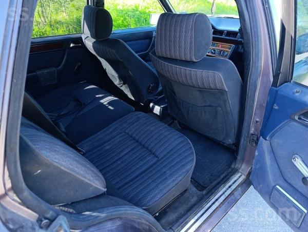 Violets Mercedes-Benz e-250 1993 Gulbene, ar dzinēja tilpumu 2.50 L un nobraukumu 478 tūkst. km par 2100 €, foto 9 vietnē AUTOMOTO.COM.LV