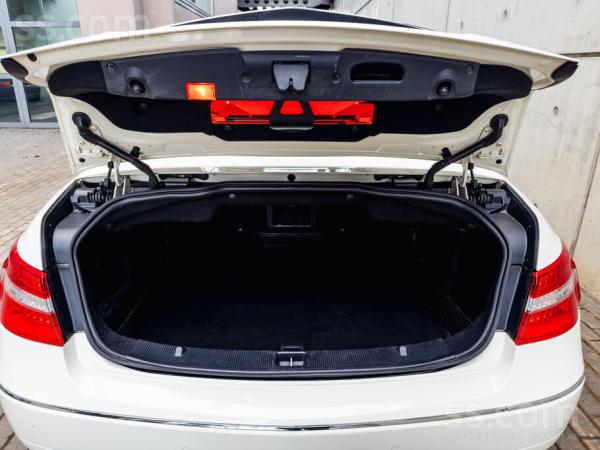 Balts Mercedes-Benz e-250 2011 Rīga, ar dzinēja tilpumu 1.80 L un nobraukumu 170 tūkst. km par 19900 €, foto 9 vietnē AUTOMOTO.COM.LV