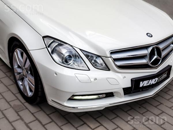 Белый Мерседес E 250 2011 в Рига, объемом двигателя 1.80 л и пробегом 170 тыс. км за 19900 €, фото 3 на AUTOMOTO.COM.LV