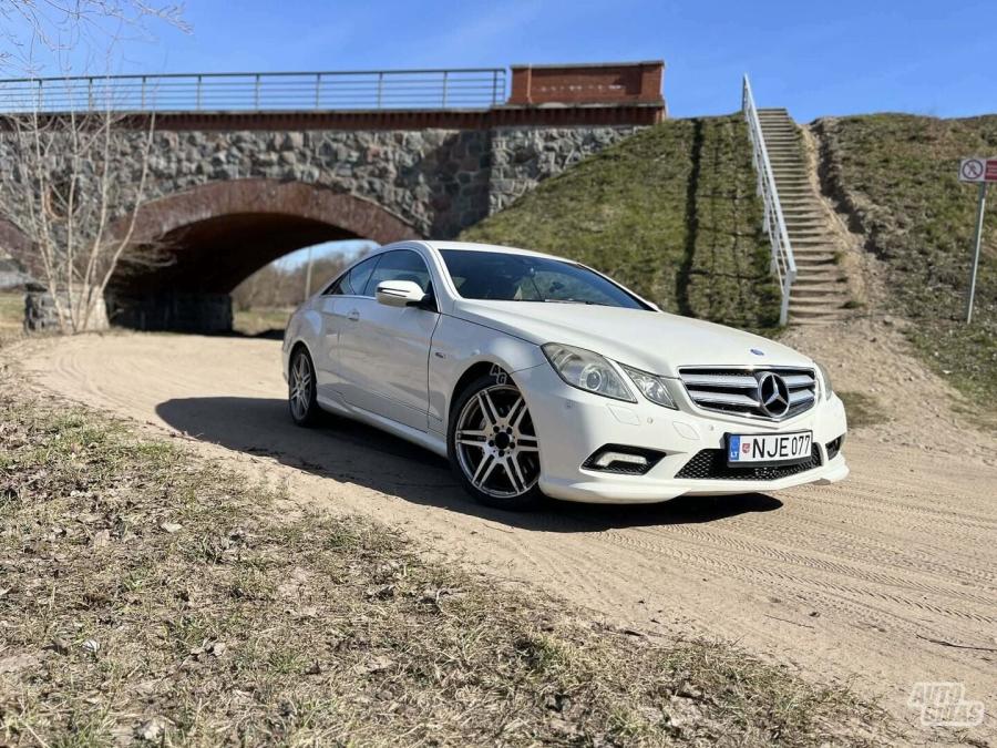White Mercedes-Benz e-250 2009 in Silute, with an engine capacity of 2.10 L and mileage of 324 thousand km for 8100 €, photo 7 on AUTOMOTO.COM.LV