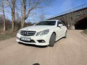 White Mercedes-Benz e-250 2009 in Silute, with an engine capacity of 2.10 L and mileage of 324 thousand km for 8100 €, photo 8 on AUTOMOTO.COM.LV