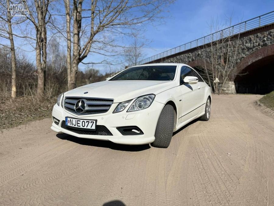 White Mercedes-Benz e-250 2009 in Silute, with an engine capacity of 2.10 L and mileage of 324 thousand km for 8100 €, photo 8 on AUTOMOTO.COM.LV