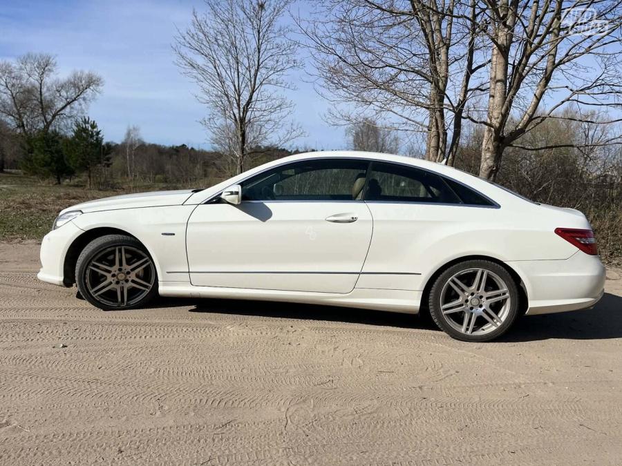 White Mercedes-Benz e-250 2009 in Silute, with an engine capacity of 2.10 L and mileage of 324 thousand km for 8100 €, photo 9 on AUTOMOTO.COM.LV