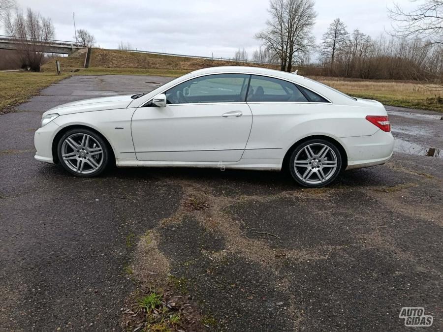 White Mercedes-Benz e-250 2009 in Silute, with an engine capacity of 2.10 L and mileage of 324 thousand km for 8100 €, photo 11 on AUTOMOTO.COM.LV