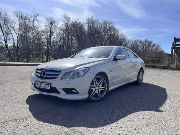 White Mercedes-Benz e-250 2009 in Silute, with an engine capacity of 2.14 L and mileage of 328 thousand km for 7500 €, photo 2 on AUTOMOTO.COM.LV