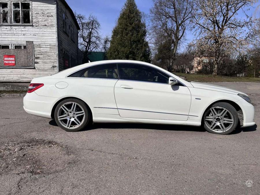 Balts Mercedes-Benz e-250 2009 Šilutė, ar dzinēja tilpumu 2.14 L un nobraukumu 328 tūkst. km par 7500 €, foto 6 vietnē AUTOMOTO.COM.LV