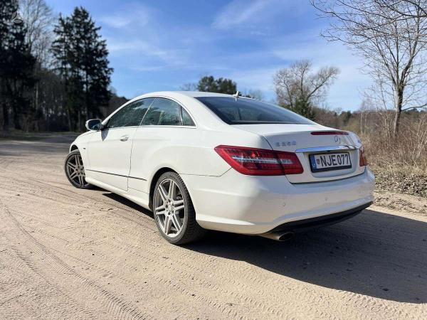 White Mercedes-Benz e-250 2009 in Silute, with an engine capacity of 2.14 L and mileage of 328 thousand km for 7500 €, photo 7 on AUTOMOTO.COM.LV