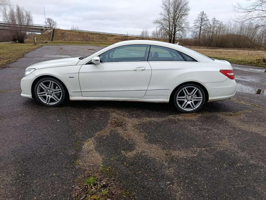 Balts Mercedes-Benz e-250 2009 Šilutė, ar dzinēja tilpumu 2.14 L un nobraukumu 328 tūkst. km par 7500 €, foto 17 vietnē AUTOMOTO.COM.LV