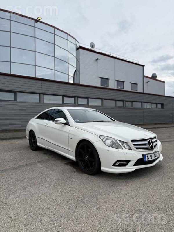 White Mercedes-Benz e-250 2010 in Riga, with an engine capacity of 1.80 L and mileage of 218 thousand km for 7700 €, photo 1 on AUTOMOTO.COM.LV