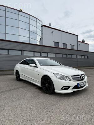 White Mercedes-Benz e-250 2010 in Riga, with an engine capacity of 1.80 L and mileage of 218 thousand km for 7700 €, photo  on AUTOMOTO.COM.LV