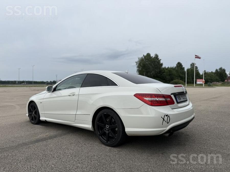 White Mercedes-Benz e-250 2010 in Riga, with an engine capacity of 1.80 L and mileage of 218 thousand km for 7700 €, photo 4 on AUTOMOTO.COM.LV