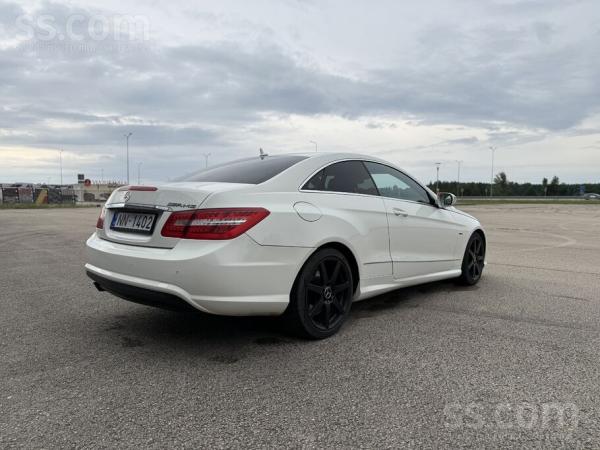 White Mercedes-Benz e-250 2010 in Riga, with an engine capacity of 1.80 L and mileage of 218 thousand km for 7700 €, photo 5 on AUTOMOTO.COM.LV
