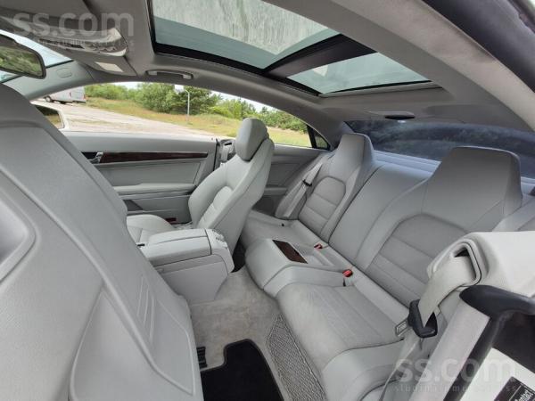 Белый Мерседес E 250 2010 в Лиепая, объемом двигателя 2.20 л и пробегом 275 тыс. км за 7200 €, фото 9 на AUTOMOTO.COM.LV