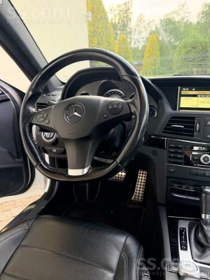 White Mercedes-Benz e-250 2011 in Riga, with an engine capacity of 2.10 L and mileage of 187 thousand km for 12000 €, photo 7 on AUTOMOTO.COM.LV