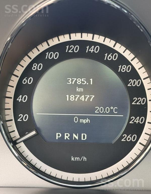 White Mercedes-Benz e-250 2011 in Riga, with an engine capacity of 2.10 L and mileage of 187 thousand km for 12000 €, photo 7 on AUTOMOTO.COM.LV