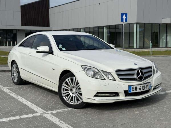 Белый Мерседес E 250 2011 в Вильнюс, объемом двигателя 2.14 л и пробегом 146 тыс. км за 8300 €, фото 1 на AUTOMOTO.COM.LV