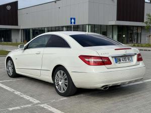 Белый Мерседес E 250 2011 в Вильнюс, объемом двигателя 2.14 л и пробегом 146 тыс. км за 8300 €, фото 7 на AUTOMOTO.COM.LV