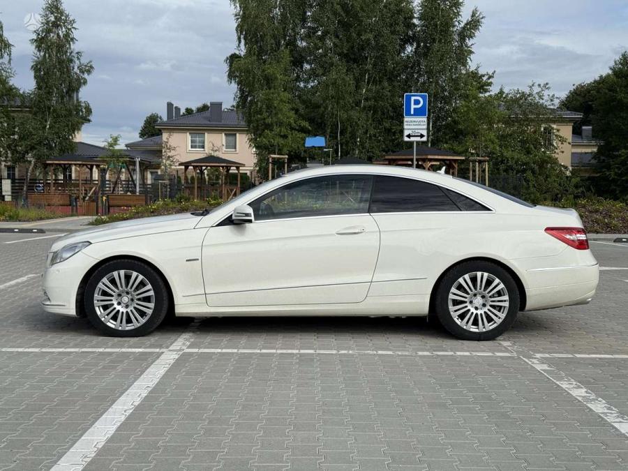 Белый Мерседес E 250 2011 в Вильнюс, объемом двигателя 2.14 л и пробегом 146 тыс. км за 8300 €, фото 8 на AUTOMOTO.COM.LV