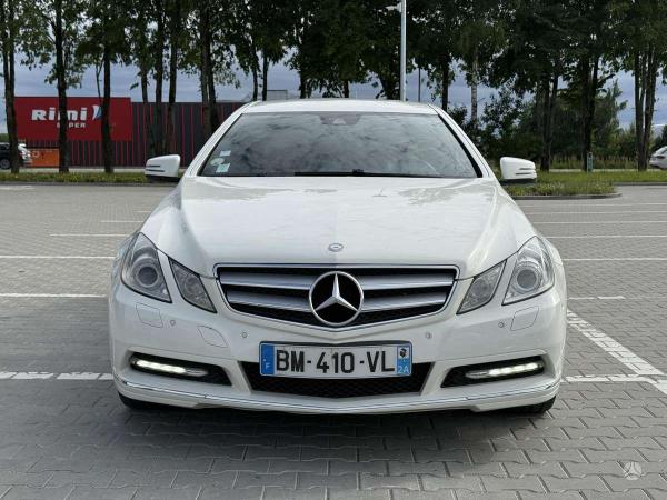 Белый Мерседес E 250 2011 в Вильнюс, объемом двигателя 2.14 л и пробегом 146 тыс. км за 8300 €, фото 9 на AUTOMOTO.COM.LV