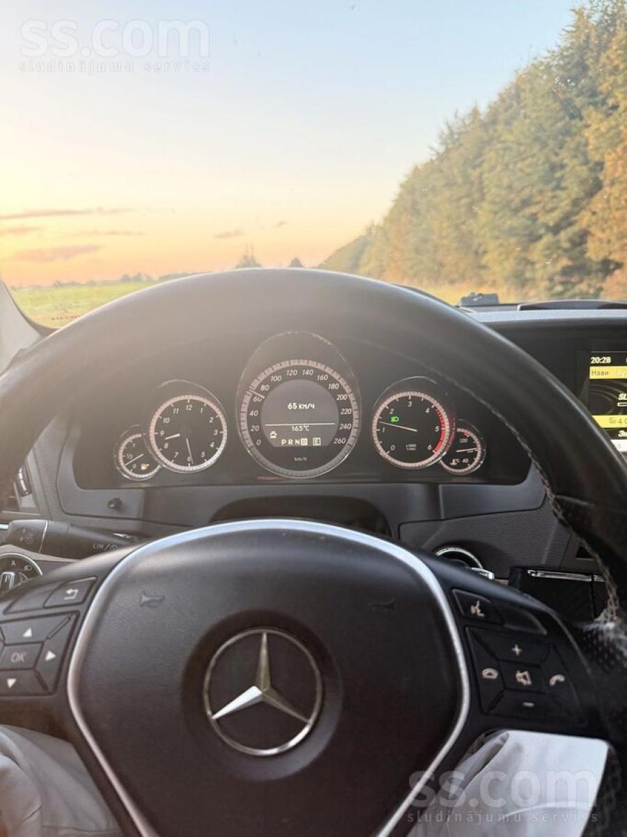 Белый Мерседес E 250 2011 в Лиепая, объемом двигателя 2.20 л и пробегом 203 тыс. км за 7000 €, фото 12 на AUTOMOTO.COM.LV