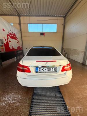 Белый Мерседес E 250 2011 в Лиепая, объемом двигателя 2.20 л и пробегом 203 тыс. км за 7000 €, фото 16 на AUTOMOTO.COM.LV