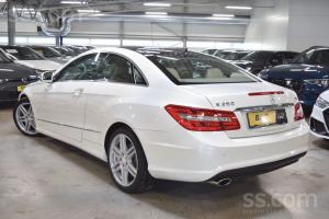 Белый Мерседес E 250 2012 в Рига, объемом двигателя 2.20 л и пробегом 237 тыс. км за 9500 €, фото 3 на AUTOMOTO.COM.LV