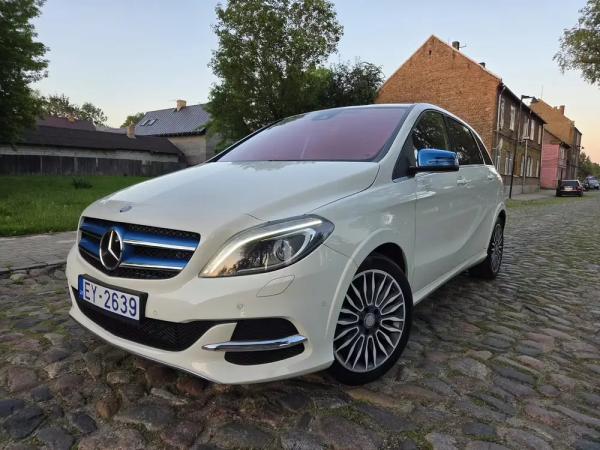 White Mercedes-Benz e-250 2015 in Jelgava, with an engine capacity of 0.00 L and mileage of 33 thousand km for 11500 €, photo 1 on AUTOMOTO.COM.LV