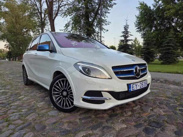 White Mercedes-Benz e-250 2015 in Jelgava, with an engine capacity of 0.00 L and mileage of 33 thousand km for 11500 €, photo 3 on AUTOMOTO.COM.LV