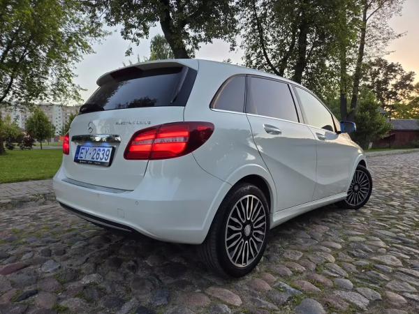 White Mercedes-Benz e-250 2015 in Jelgava, with an engine capacity of 0.00 L and mileage of 33 thousand km for 11500 €, photo 4 on AUTOMOTO.COM.LV