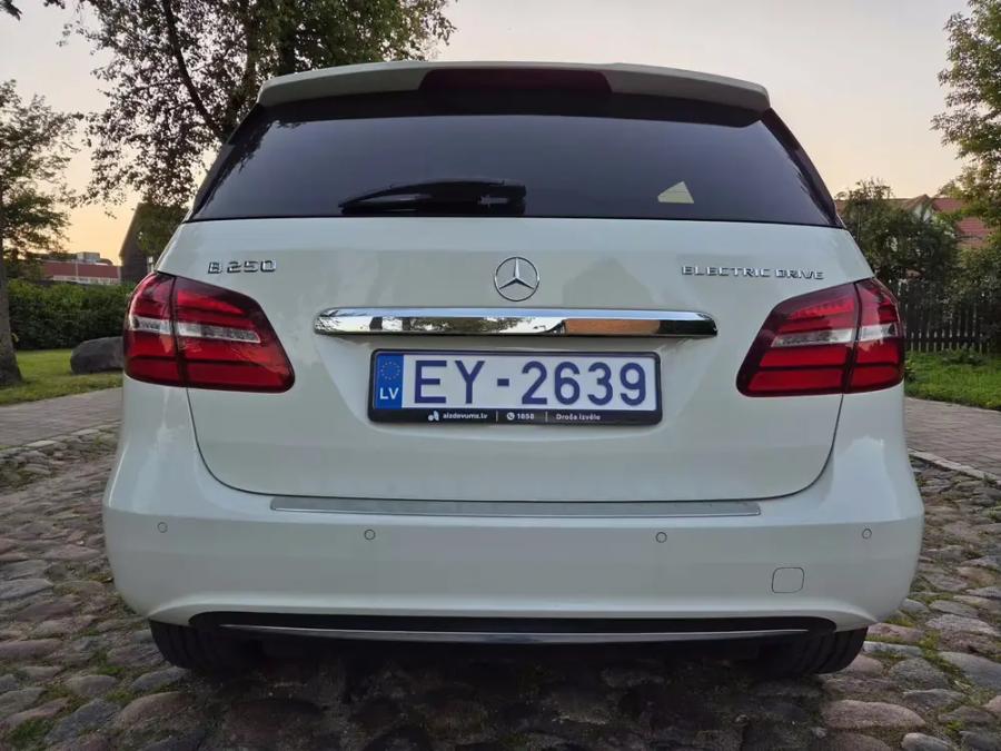 Balts Mercedes-Benz e-250 2015 Jelgava, ar dzinēja tilpumu 0.00 L un nobraukumu 33 tūkst. km par 11500 €, foto 6 vietnē AUTOMOTO.COM.LV