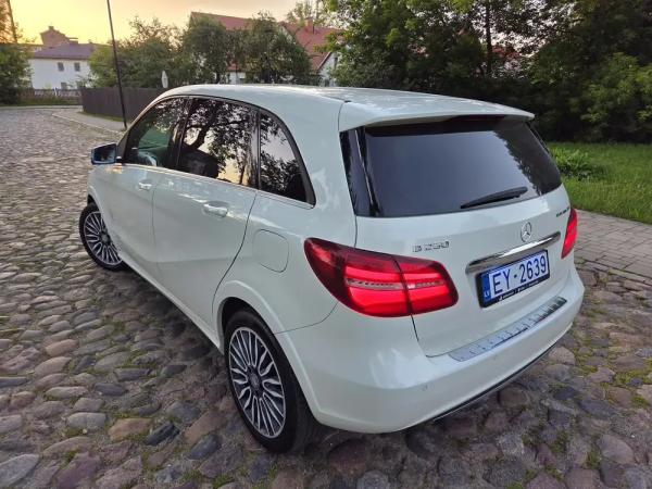 White Mercedes-Benz e-250 2015 in Jelgava, with an engine capacity of 0.00 L and mileage of 33 thousand km for 11500 €, photo 6 on AUTOMOTO.COM.LV