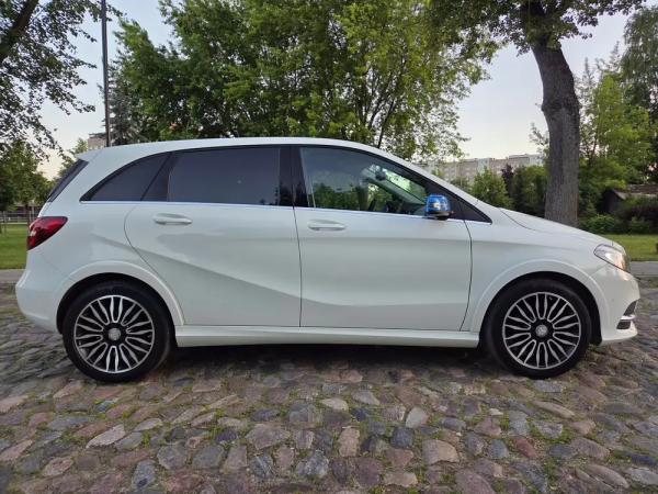 White Mercedes-Benz e-250 2015 in Jelgava, with an engine capacity of 0.00 L and mileage of 33 thousand km for 11500 €, photo 7 on AUTOMOTO.COM.LV