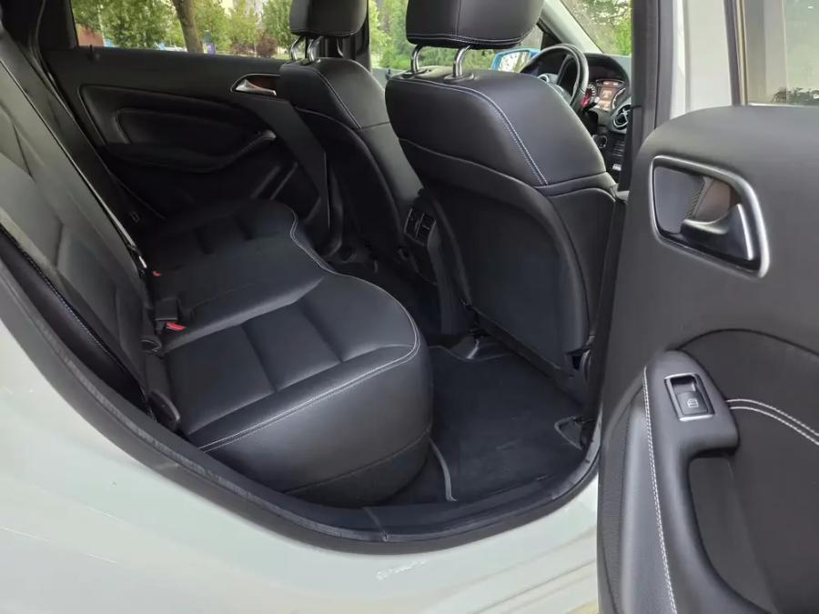 Balts Mercedes-Benz e-250 2015 Jelgava, ar dzinēja tilpumu 0.00 L un nobraukumu 33 tūkst. km par 11500 €, foto 26 vietnē AUTOMOTO.COM.LV