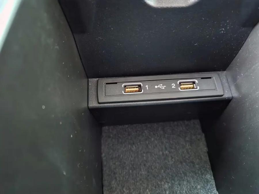 Balts Mercedes-Benz e-250 2015 Jelgava, ar dzinēja tilpumu 0.00 L un nobraukumu 33 tūkst. km par 11500 €, foto 28 vietnē AUTOMOTO.COM.LV